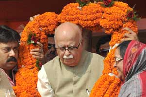 Modi is not upset,says Advani,quiet on PM choice | Political Pulse News ...