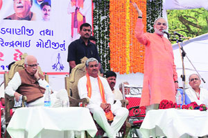 At Advani rally,Modi maintains a safe distance | Ahmedabad News - The ...