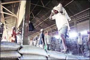 Extortion: Mathadi unions come under cop scanner | Pune News - The ...