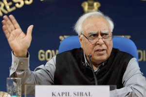 Sibal climbs down,’no question of censoring Internet’ | Political Pulse ...