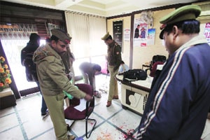 Guard killed,peon injured during bank robbery bid | Lucknow News - The ...