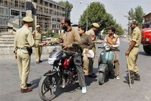 Cops verify 15,000 vehicles,impound 63,fine 549 | India News - The ...