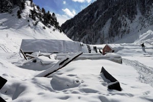 Avalanche hits north Kashmir villages | India News - The Indian Express