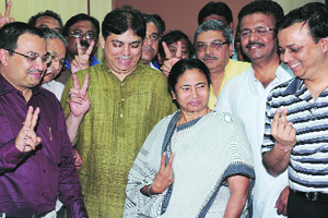 Didi chooses friendly papers for govt libraries | Kolkata News - The ...