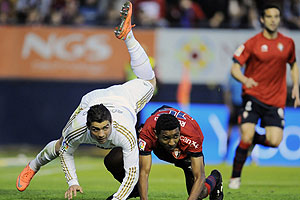 Cristiano Ronaldo eyes title as Real smash 100-goal barrier | News ...