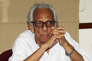 Filmmaker Mrinal Sen turns 90,says he has not yet retired ...