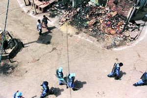 4 die in riot near Mathura: Town blames it on water fight,police probe ...