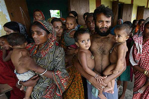Assam violence spreads to new district,Army stages flagmarch | India ...