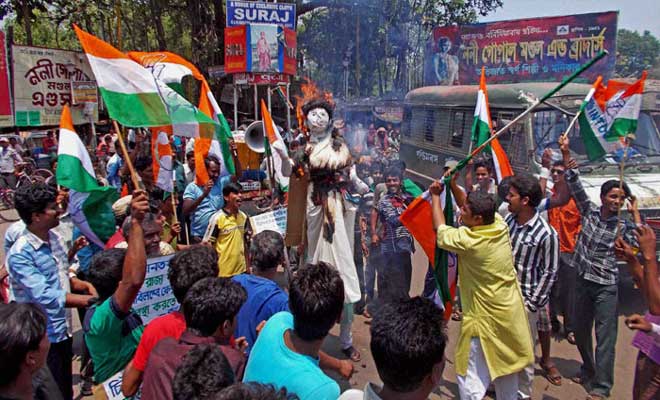 Saradha scam plays out in Bengali film ‘Kagozer Nouko’ | Regional News ...