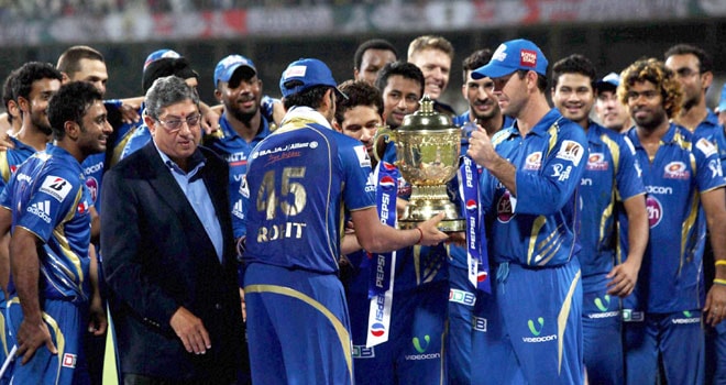 N. Srinivasan booed by Eden crowd during IPL 2013 trophy presentation ...