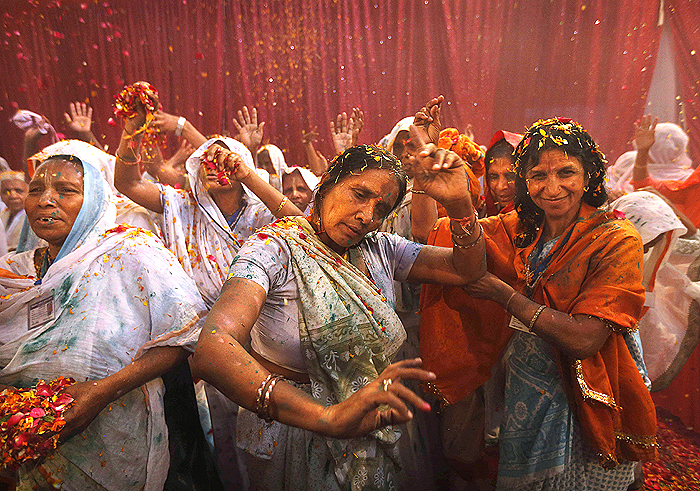 Finally,Vrindavan widows play Holi | Lifestyle Gallery News, The Indian ...