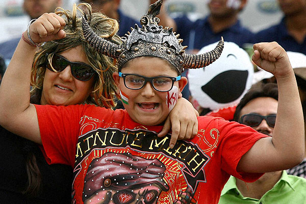 IPL 6: Crazy fans on ground | Sports Gallery News - The Indian Express