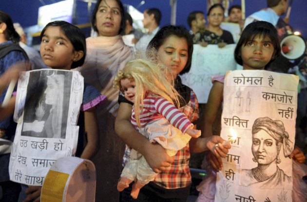 Fresh protests over Delhi rape case,3 metro stations shut | Picture ...