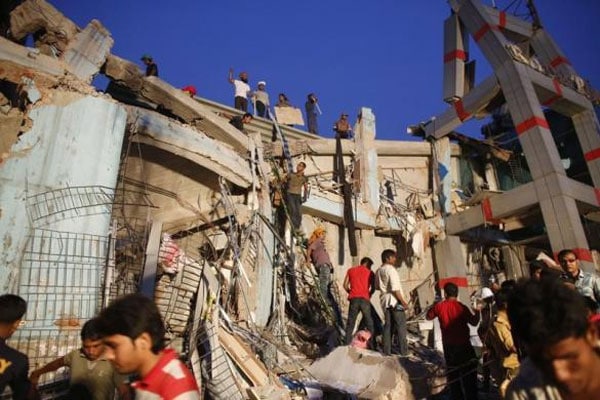 Bangladesh building collapse: 175 dead,many still trapped | Picture ...