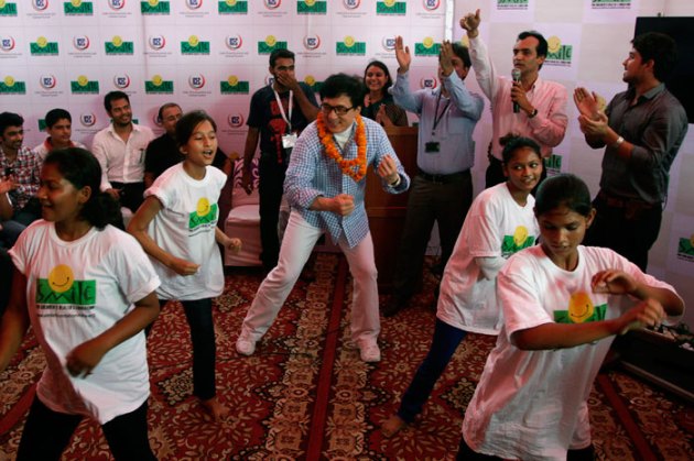 Jackie Chan’s Bollywood ishtyle dance with young girls | Entertainment ...