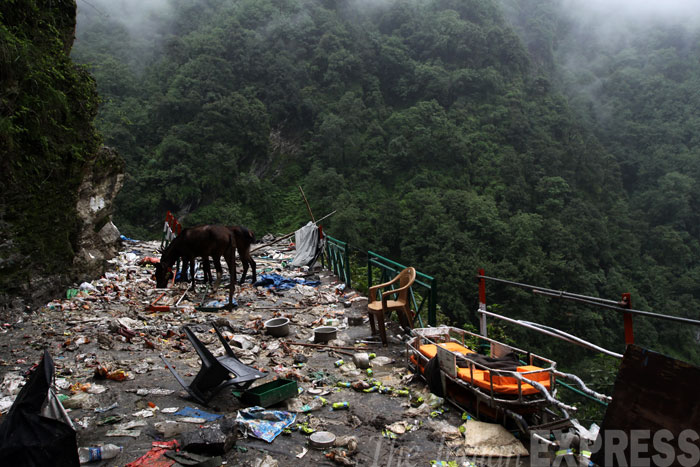 Floods leave trail of death and destruction in Kedarnath | Picture ...