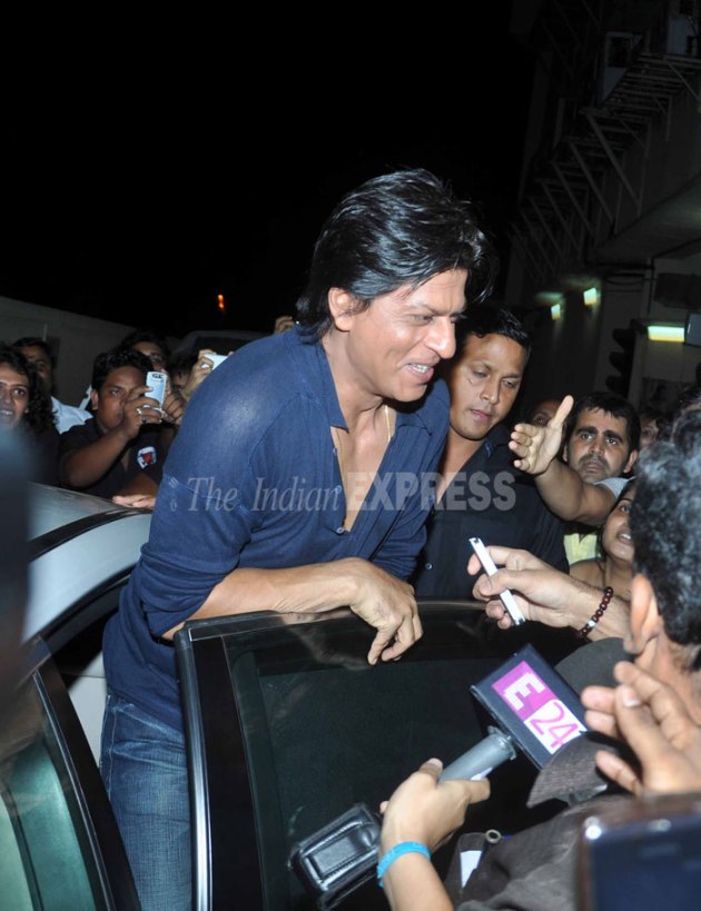 Shah Rukh Khan meets fans as Chennai Express hits theatres ...
