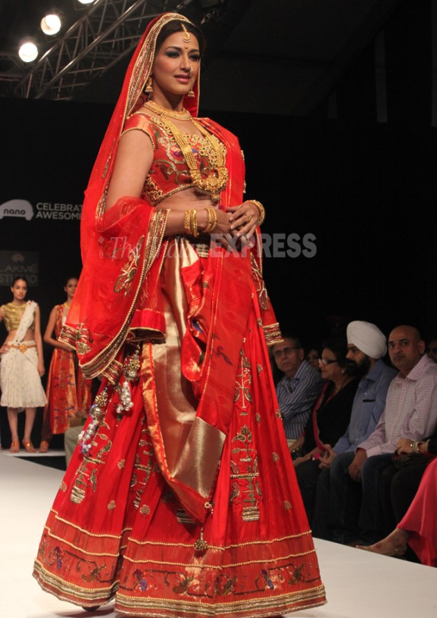 Lakme Fashion Week: Bollywood brides Sonal Chauhan,Ishaa Koppikar ...