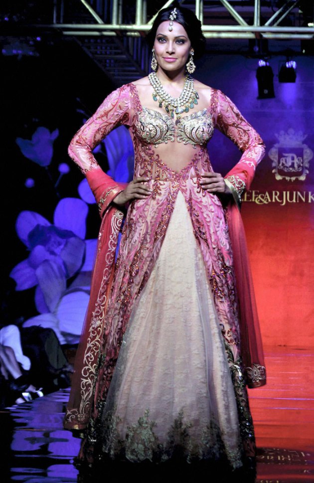Bengali connection – Sushmita Sen,Bipasha Basu turn ramp queens ...