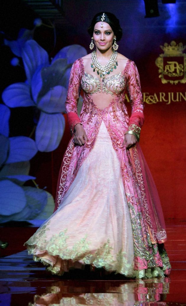 Bengali connection – Sushmita Sen,Bipasha Basu turn ramp queens ...