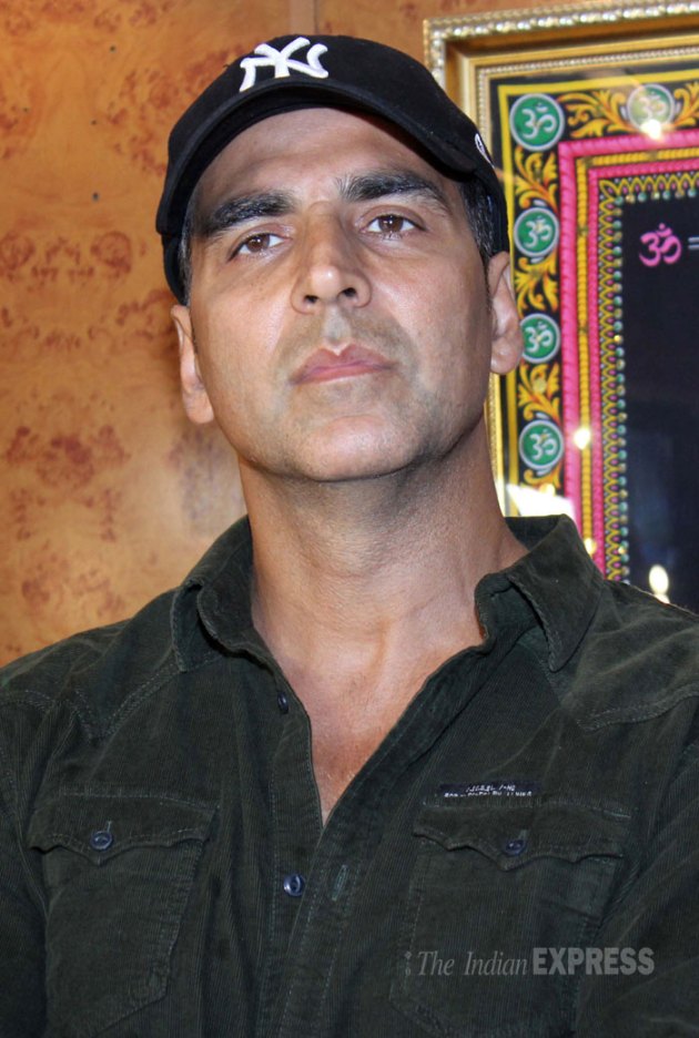 ‘Boss’ Akshay Kumar visits a theatre | Entertainment Gallery News - The ...