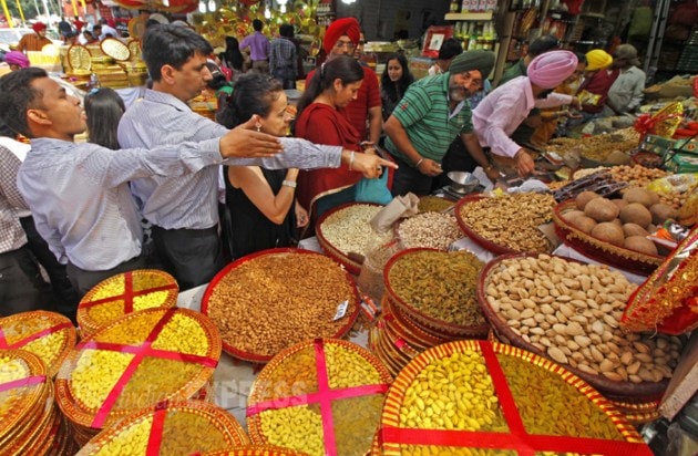 Happy Diwali: India gears up for the festival of lights | Picture ...