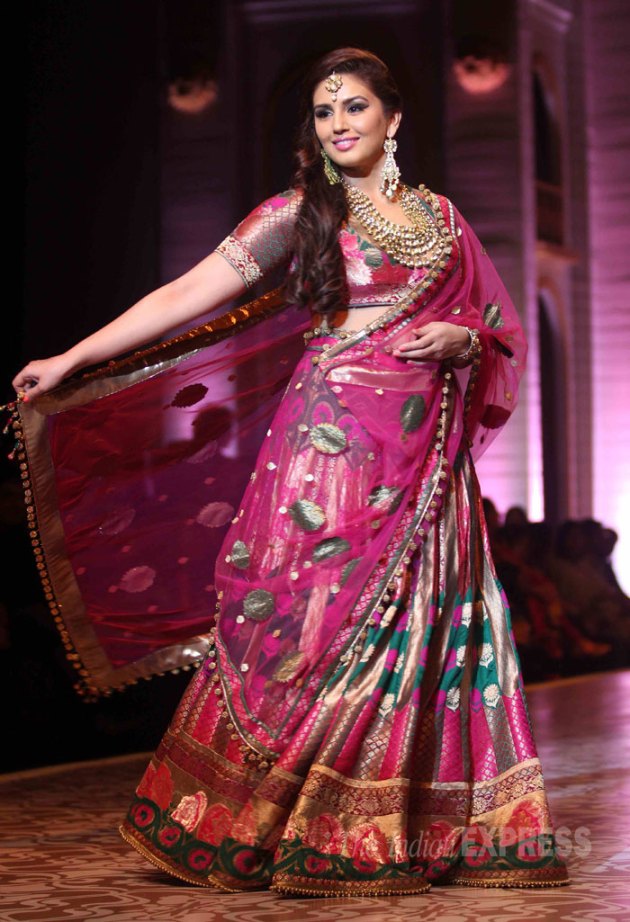 Sania Mirza,Huma Qureshi dazzle on the ramp | Entertainment Gallery ...