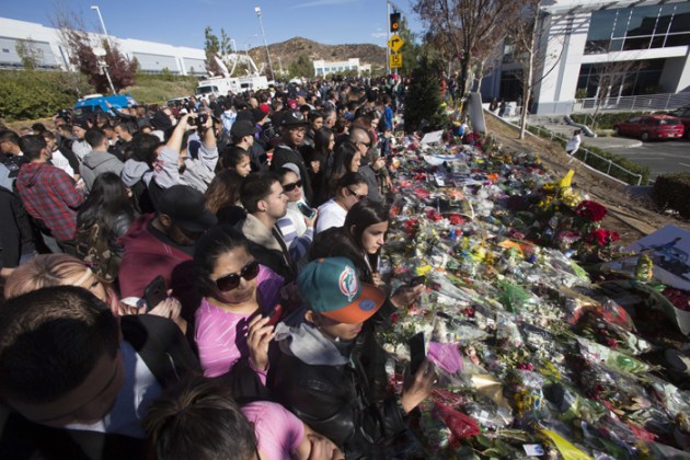 Paul Walker memorial in California draws thousands | Entertainment ...