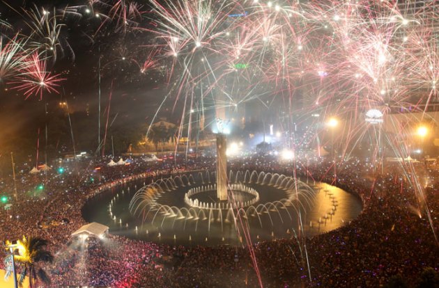 Revelers start ringing in 2014 with fireworks | Picture Gallery Others ...