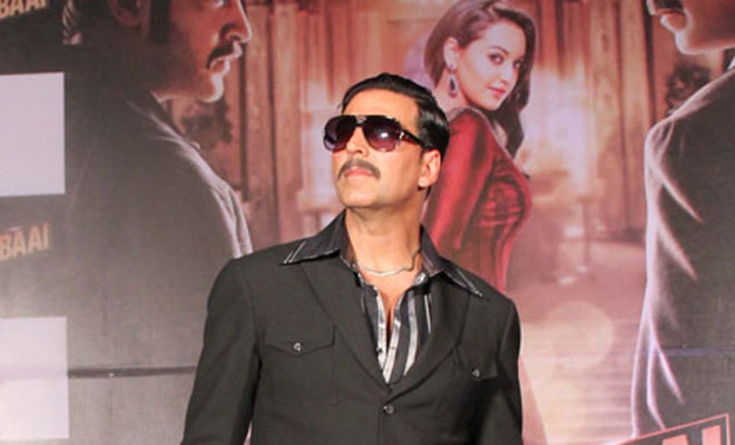Akshay Kumar discourages usage of phones inside theatres | Bollywood ...