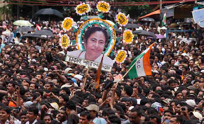 Trinamool Congress’ flag-waving men thrash cameramen with iron rods ...