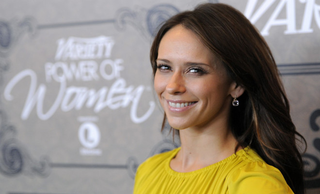 Jennifer Love Hewitt leaves Twitter due to bad vibes | Hollywood News ...