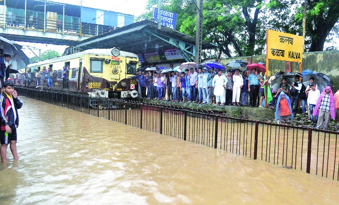 Trains cancelled,diverted,rescheduled as rain floods tracks | Mumbai ...