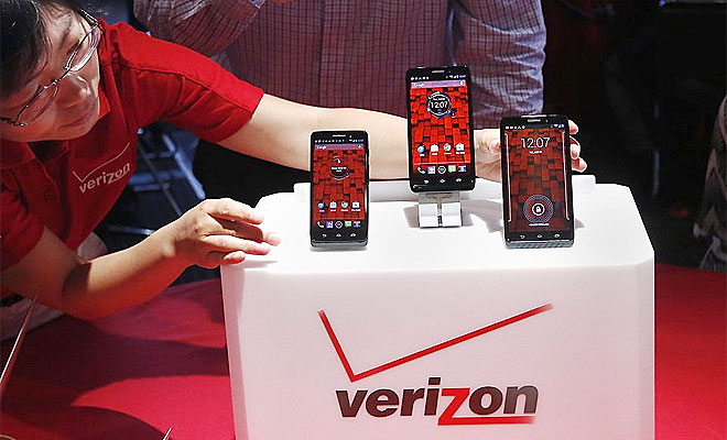 Verizon unveils 3 Droid smartphones from Motorola | Technology News ...