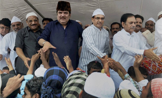 Actor Raza Murad takes dig at Narendra Modi’s ‘aversion’ to skull cap ...
