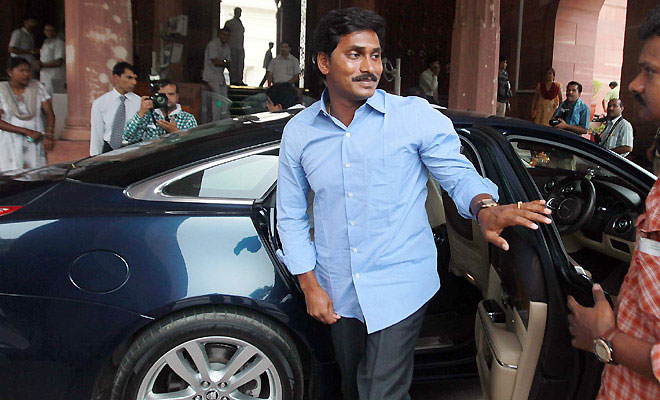 Y S Jaganmohan Reddy resigns as MP over AP split; his mother quits ...