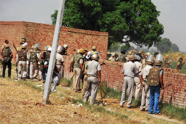 Twenty people injured in clashes between farmers and policemen | India ...