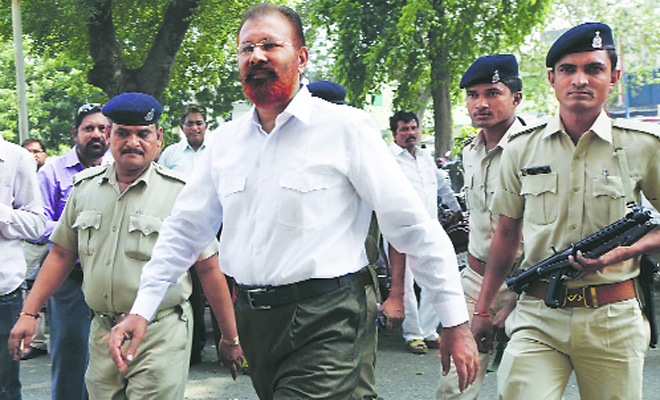 Suspended Gujarat IPS officer Vanzara quits,says Amit Shah misguiding ...