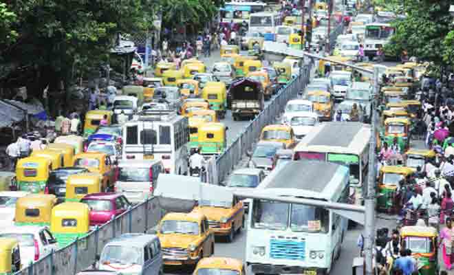 Bus strike evokes tepid response | Kolkata News - The Indian Express