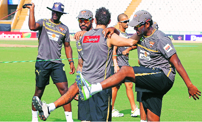 Mumbai bookie drags four Sunrisers players into IPL-6 spot-fixing mess ...