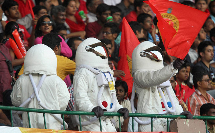 IPL 6: Crazy fans on ground | Sports Gallery News - The Indian Express