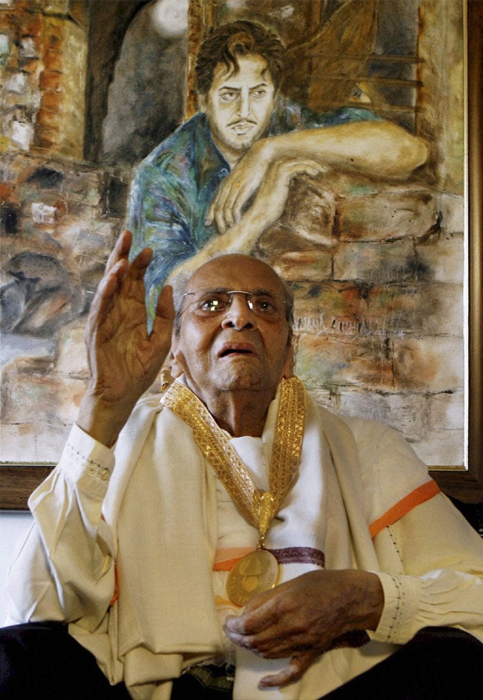 Pran Sikhand receives Dadasaheb Phalke award | Entertainment Gallery ...