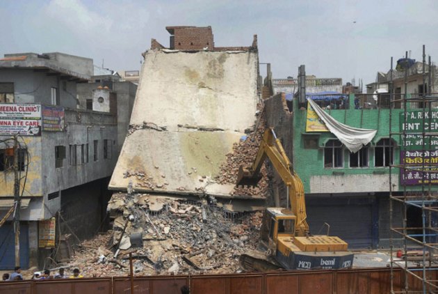 Today in pics: One killed,14 injured in a building collapse in east ...