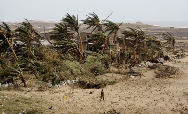 Cyclone Phailin claims 23 lives,over 90 lakh people affected by biggest ...