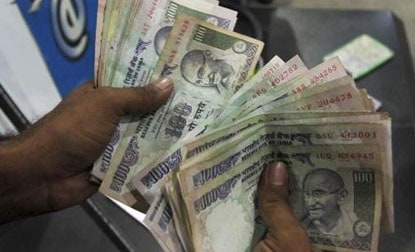 Indian rupee erases gains,closes down at 61.52 to US dollar | Business ...
