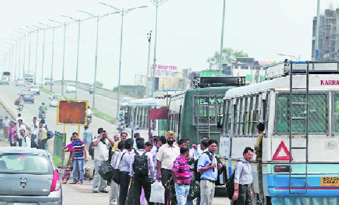 Stop practice of people boarding buses near Zirakpur flyover: High ...