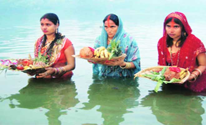 Chhath ends with devotees offering ‘arghya’ before sunrise | India News ...