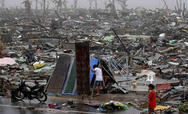 Philippines storm kills estimated 10,000,destruction hampers rescue ...