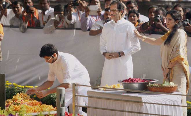 Bal Thackeray’s first death anniversary: Politicians,bizmen pay ...