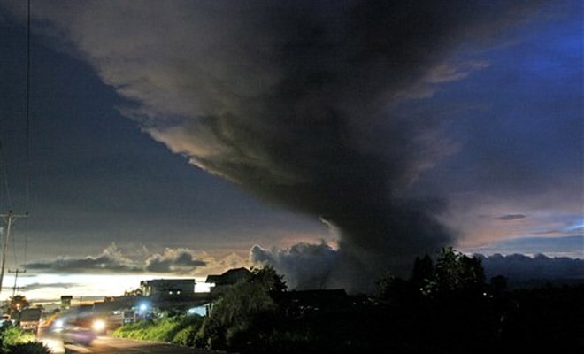 More gases erupt from rumbling Indonesian volcano | World News - The ...